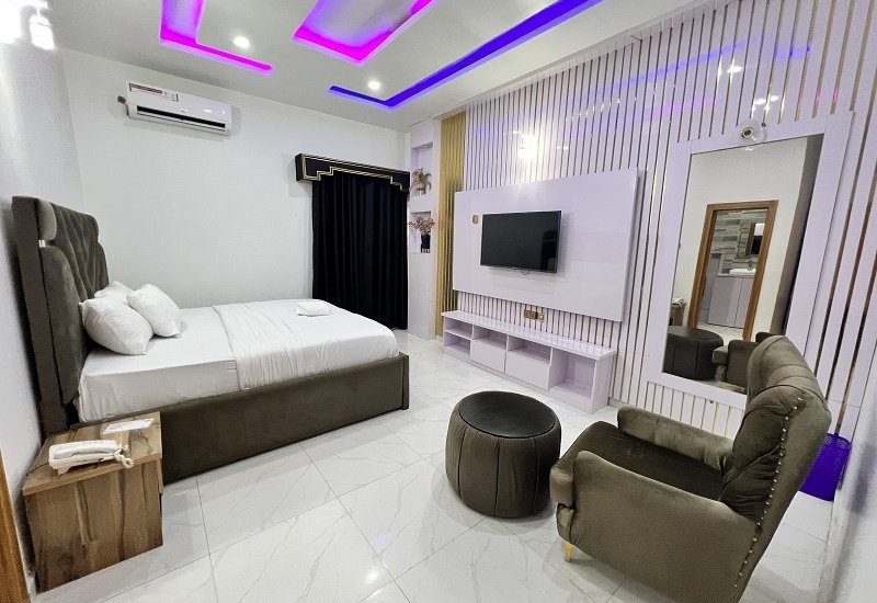 Clique Court Hotel & Suite | Hotel in Udu | Hotels.ng