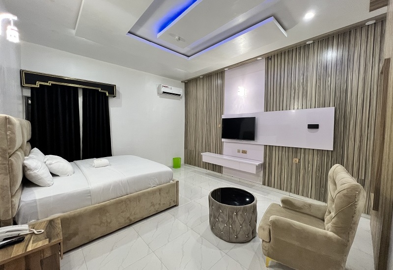 Clique Court Hotel & Suite | Hotel in Udu | Hotels.ng
