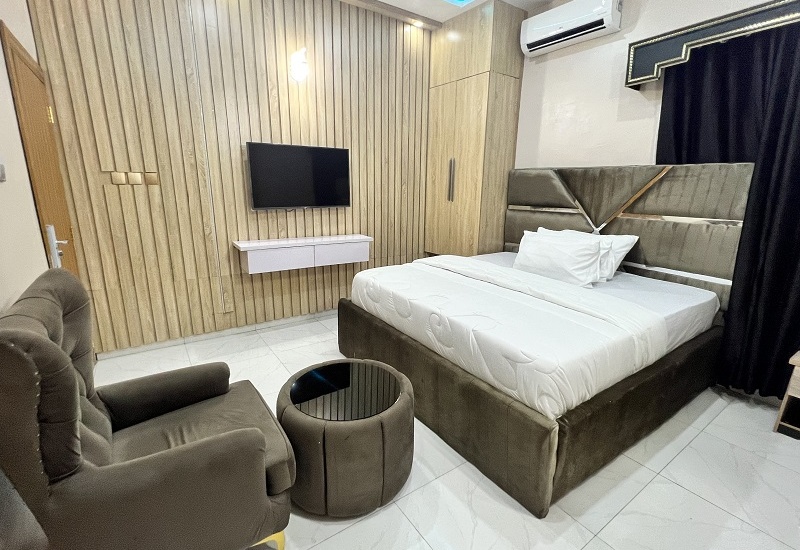 Clique Court Hotel & Suite | Hotel in Udu | Hotels.ng