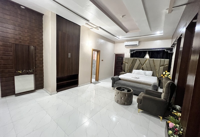Clique Court Hotel & Suite | Hotel in Udu | Hotels.ng