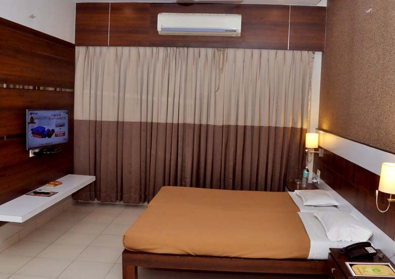 Malpani Health Club & Resort | Hotel in Sangamner | Timbu.in
